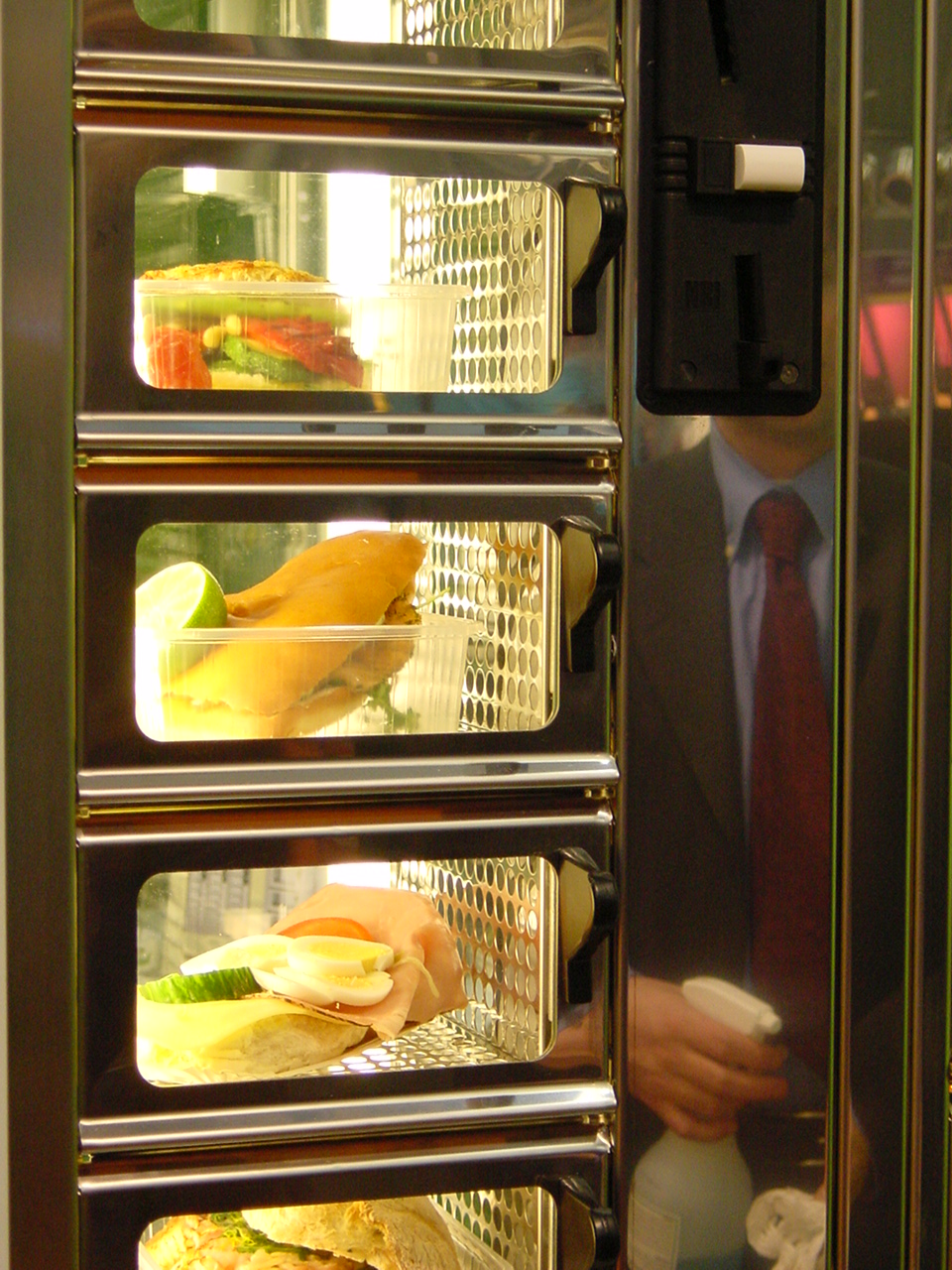 Refrigerated vending machines - ADM Automaten B.V.